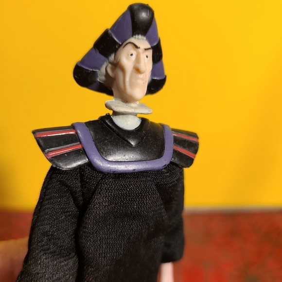Toys | 1996 Burger King The Hunchback Of Notre Dame Claude Frollo ...